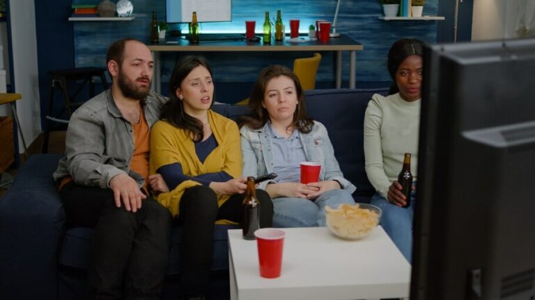 How to Do Netflix Watch Party at Home: 7 Steps for a Perfect Movie ...